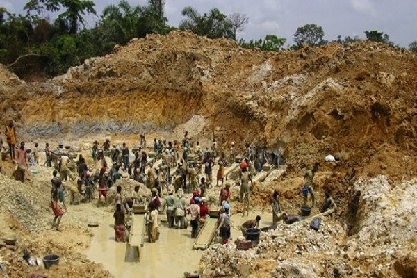 14 people still trapped in collapsed mine site – The News Desk