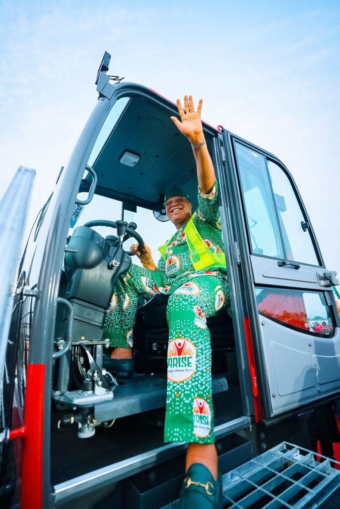 Gov Eno Flags-Off Construction Of Ibom CNG Mass Transit Terminal In Uyo ...